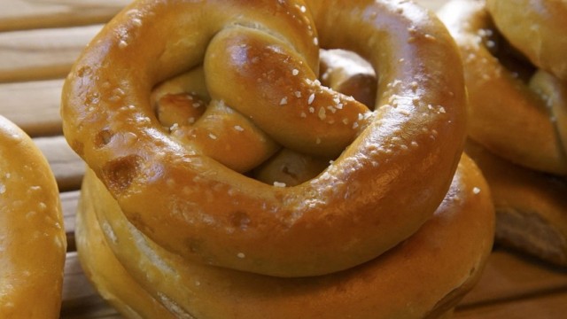 Watch Bizarre Foods: Delicious Destinations season 10 episode 5 in ...